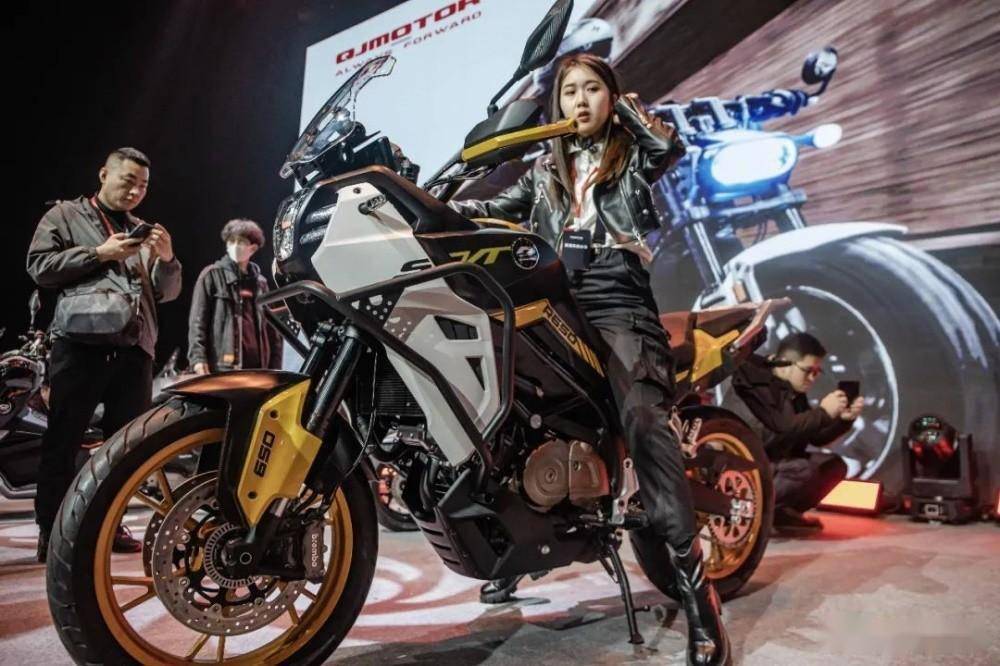 钱江高产又高能！首款国产650V缸拉力及四缸仿赛增配弯道ABS亮相_搜狐汽车_搜狐网