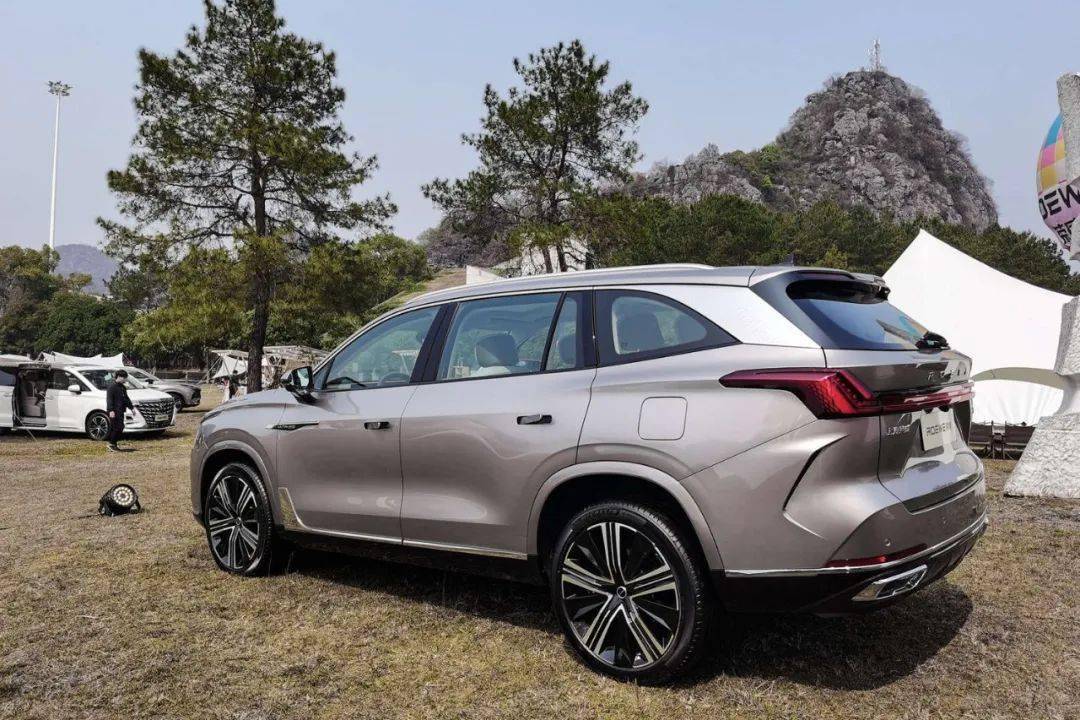 买理想L8不如买它？全新荣威RX9上市_搜狐汽车_搜狐网