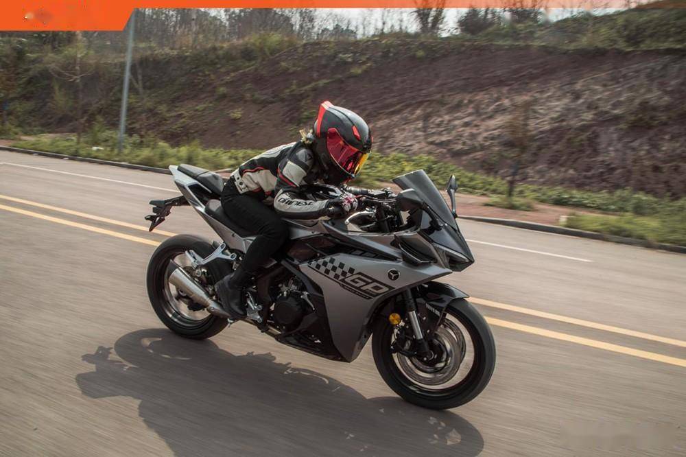 元图GP250动态测评：赛道基因下放，两万级最强双缸仿赛深度解析_搜狐汽车_搜狐网