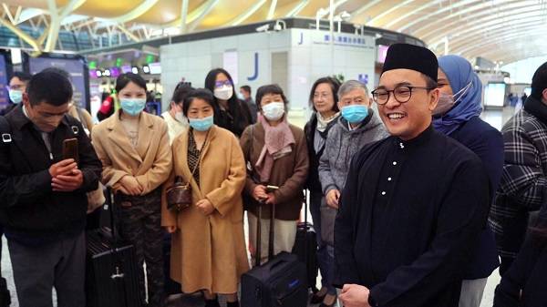 上海赴马来西亚首发团今启程 “五一”出境跟团游迎来预订高峰_旅游_游客_目的地