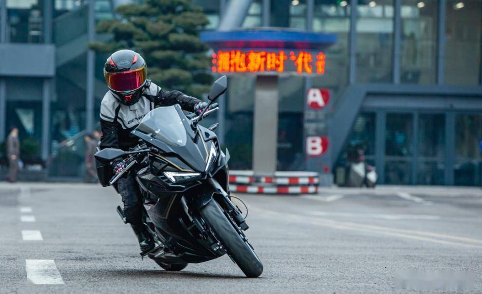 骑着比看着更带感——赛科龙RC401赛道版评测（动态）_搜狐汽车_搜狐网