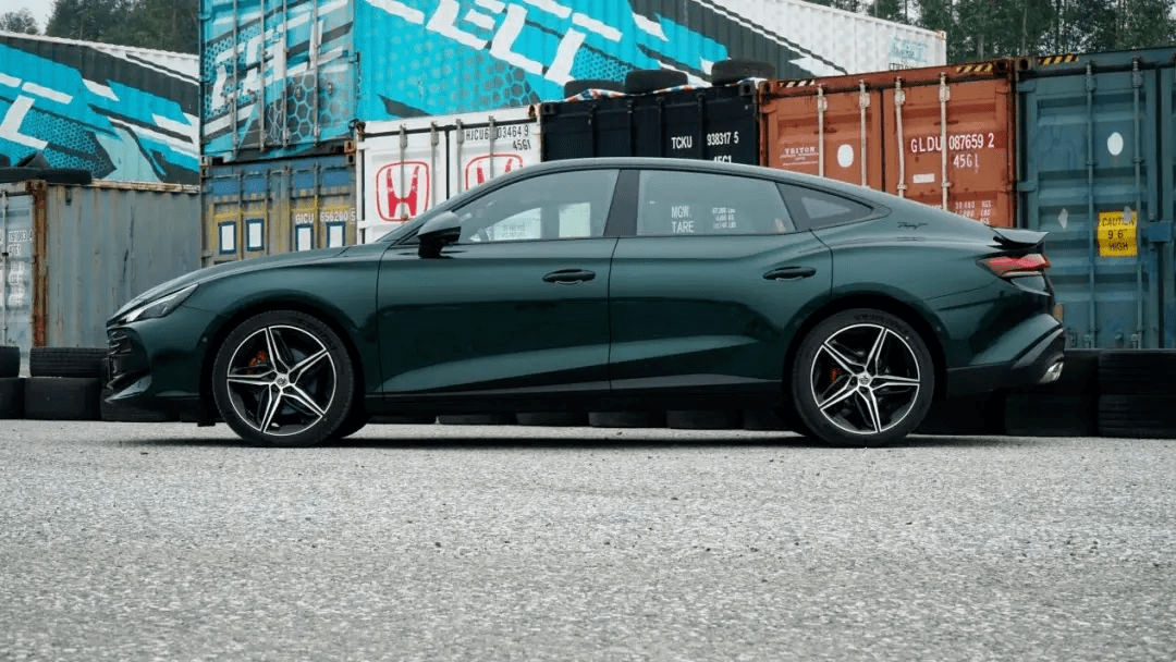 2.0T+9AT，261马力，近4.9米，33寸大屏，12万起，这么买最划算_搜狐汽车_搜狐网