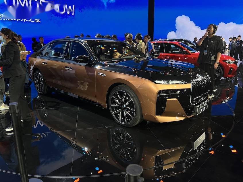 BMW创想未来之夜：i Vision Dee和i7 M70L正式亮相_搜狐汽车_搜狐网