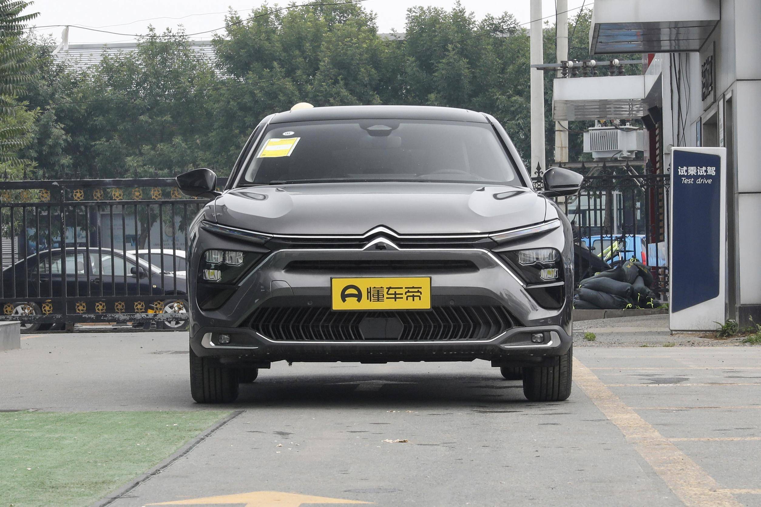 售14.37万起，外形潮酷，空间实用，雪铁龙凡尔赛C5X值得购买吗？_搜狐汽车_搜狐网