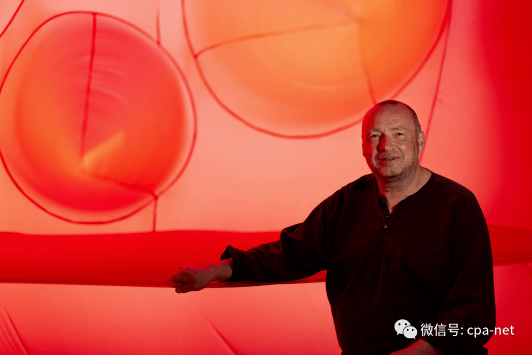 Steve Messam带来了他最新充气装置_中国_艺术网_建筑