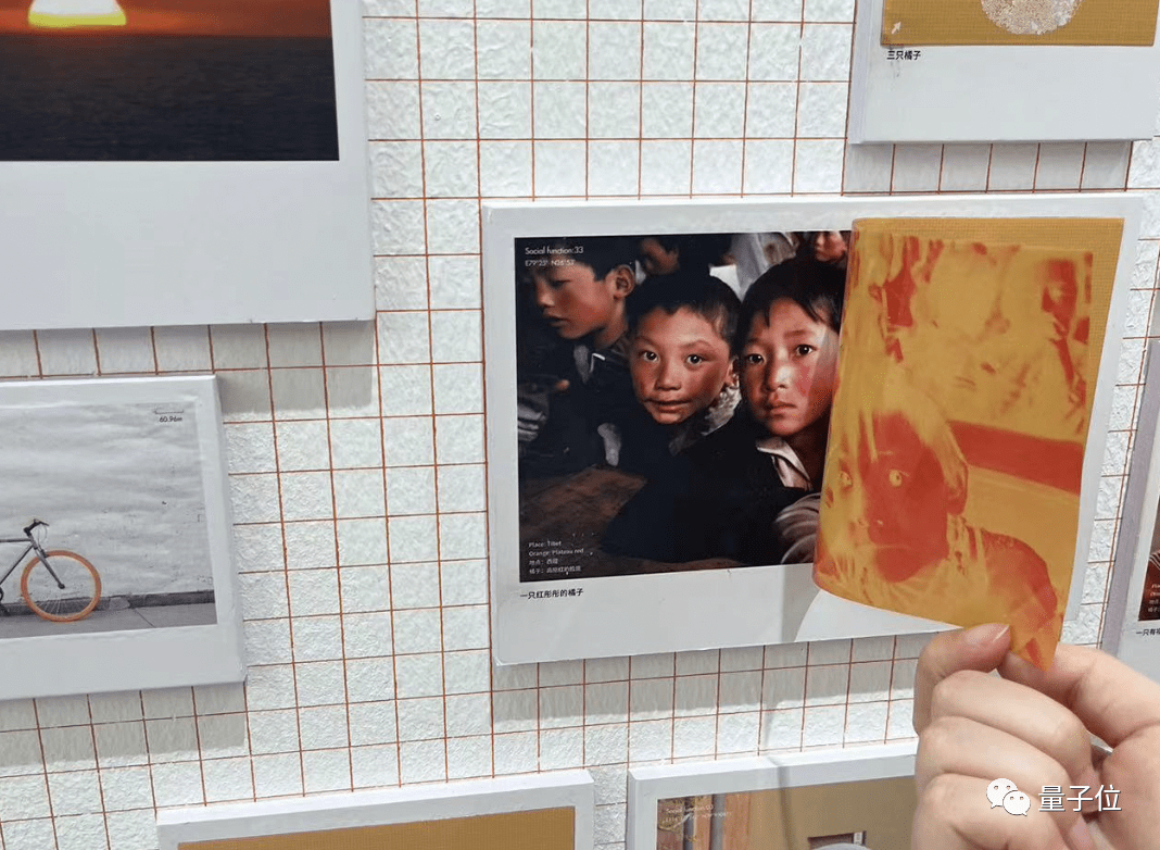 AIGC作品混入央美毕业展，真假难辨_-Prompt_进行_设计