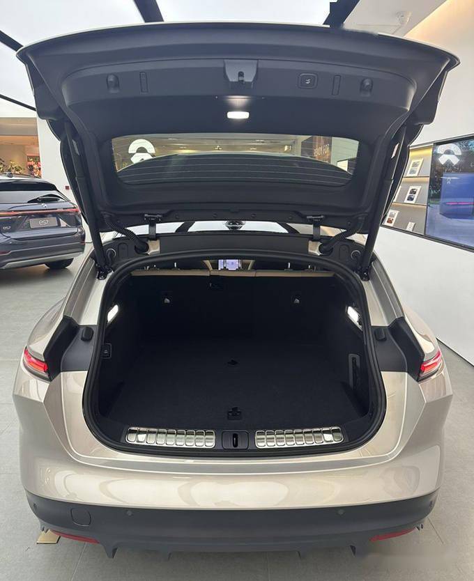 蔚来ET5旅行版明日上市！续航680km 或31万起售_搜狐汽车_搜狐网