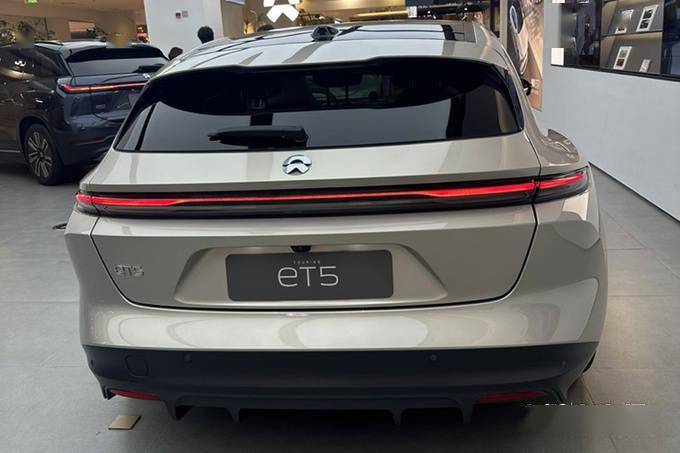蔚来ET5旅行版明日上市！续航680km 或31万起售_搜狐汽车_搜狐网