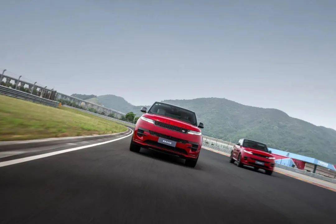 3.0T+8AT，400马力，标配全时四驱，涉水900mm，又野又舒服！_搜狐汽车_搜狐网