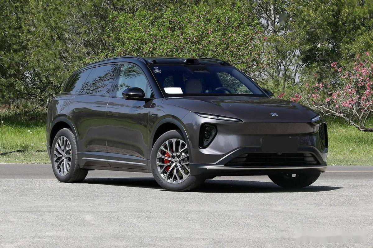 蔚来ES6官宣降价3万，若预算35万落地，选它还是岚图FREE？_搜狐汽车_搜狐网