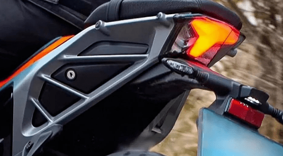 KTM全新390 DUKE 真容曝光..._搜狐汽车_搜狐网