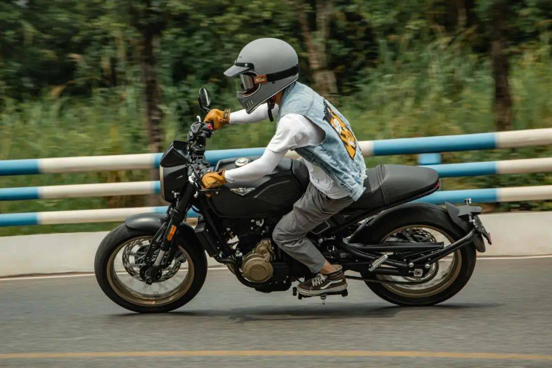 性能惊艳的“绅士机械”——高金GK500咖啡版R动态评测_搜狐汽车_搜狐网