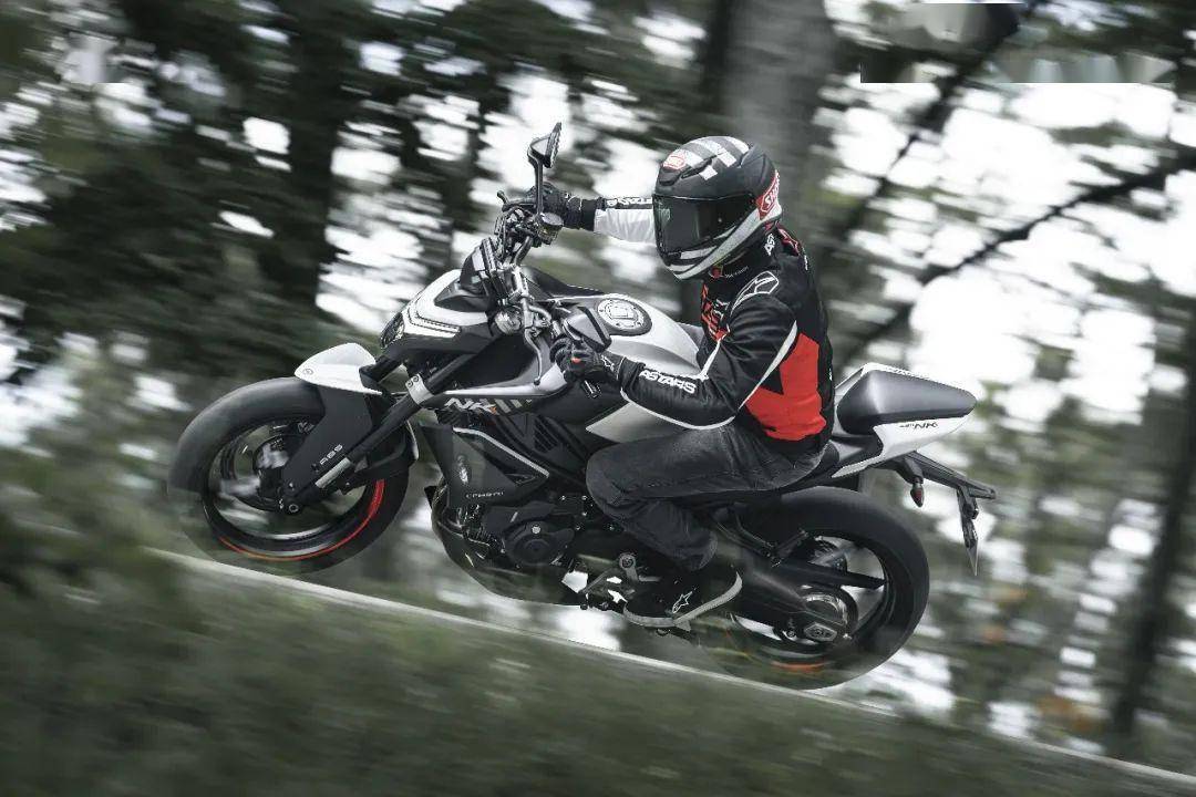 街道穿梭机来了！27880元！春风450NK售价公布_搜狐汽车_搜狐网