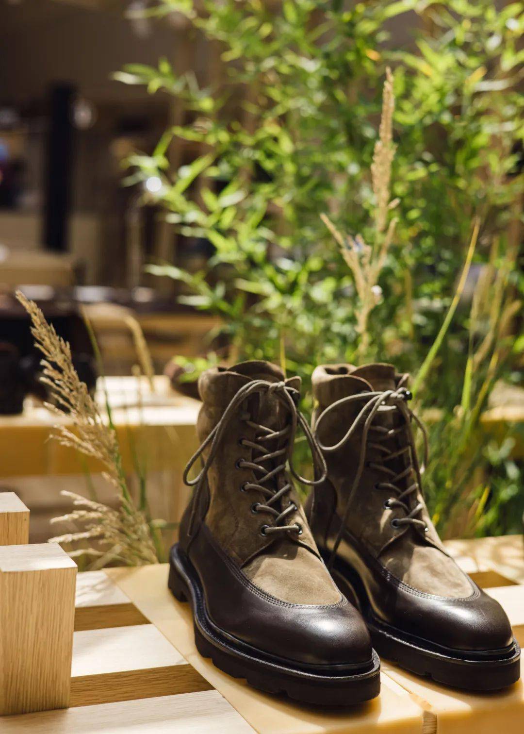 独家专访丨爱马仕旗下高定男鞋品牌JOHN LOBB全球CEO：鞋子和丝巾一样，都要亲手触摸感受_定制_客户_先生