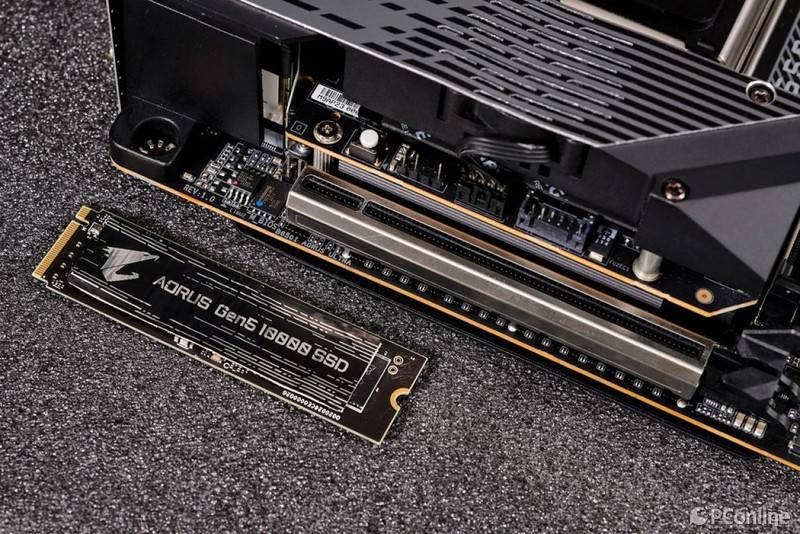 上市就断货的Gen5网红盘，技嘉大雕510K AORUS Gen5 10000 SSD 2TB测试_硬盘_固态_散热