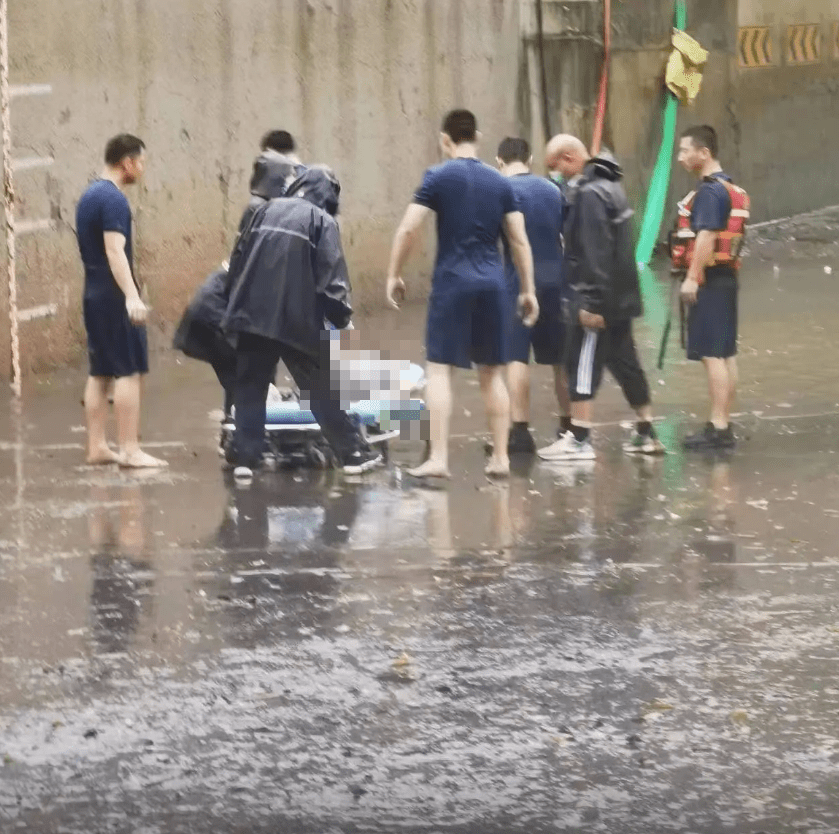【警示教育】遇到城市内涝如何避险？镇江一女子暴雨后骑车穿行积水涵洞溺亡应急润州区嘉峪关市