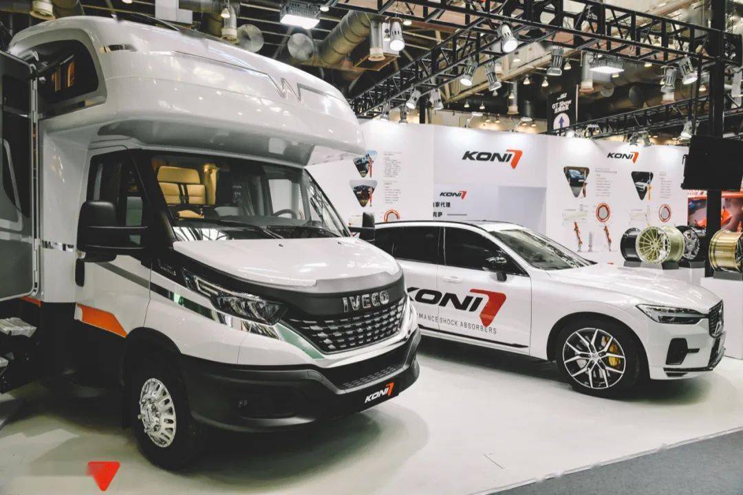 主打一个“柔韧”，KONI亮相2023 GTShow_搜狐汽车_搜狐网