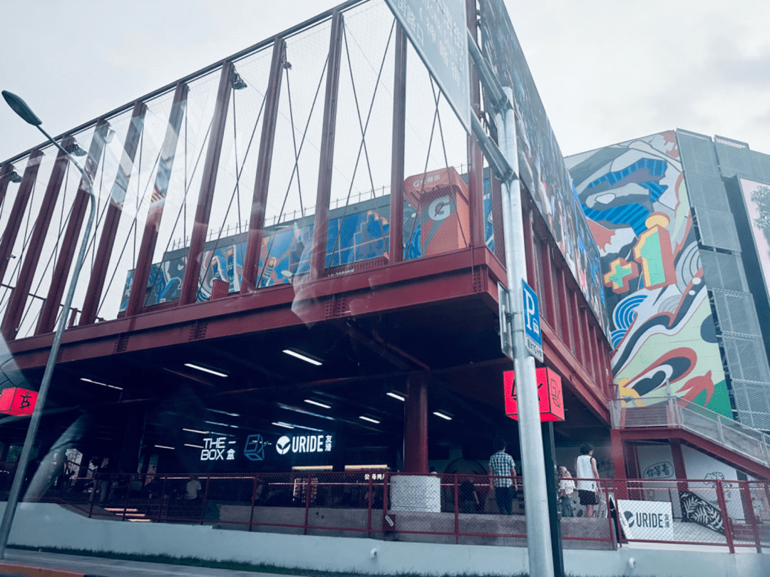 实探：北京“THE BOX 朝外｜年轻力中心”是一个怎样的项目？| iziRetail热点_滑板_品牌_广场