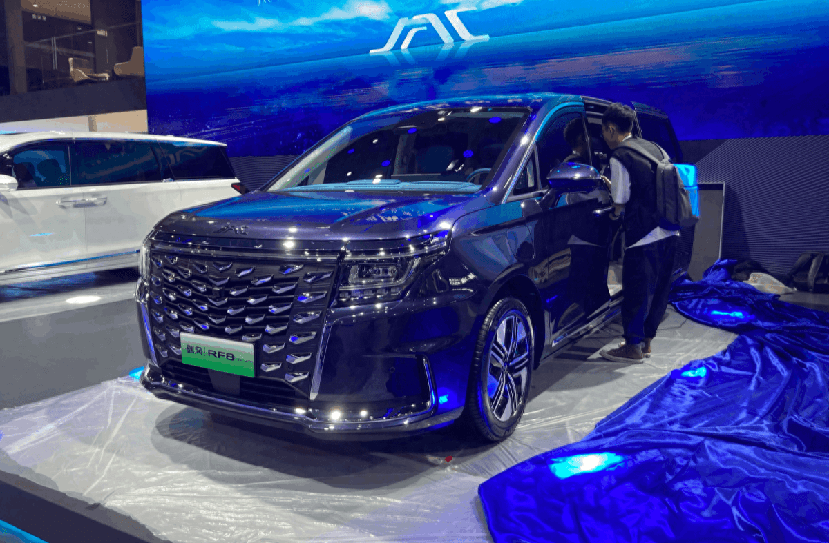 名叫“瑞风RF8”，江淮全新中大型MPV亮相，两种前脸，主打插混_搜狐汽车_搜狐网