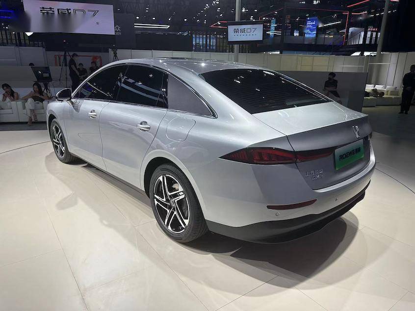 新能源中大型轿车/将在车展正式亮相 荣威D7双车现身展台_搜狐汽车_搜狐网