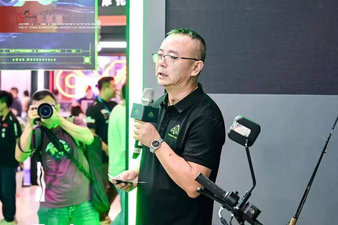 ￥9880元“枪调”拉满——AWAK MOTOR品牌发布暨首款新品AK11发布_搜狐汽车_搜狐网