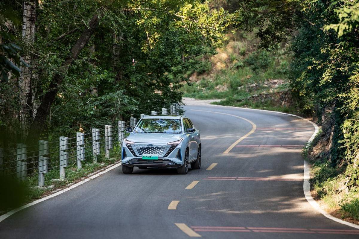 增程还是插电的好？来看长安欧尚Z6智电iDD PK 零跑C11_搜狐汽车_搜狐网