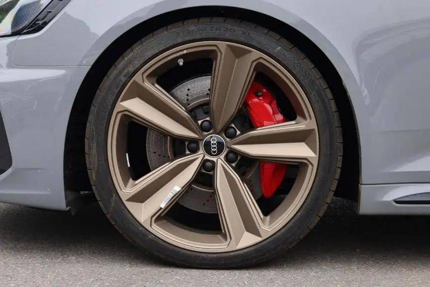 全系标配2.9T＋采埃孚8AT、超级4驱，性能强悍，最美翘臀！_搜狐汽车_搜狐网