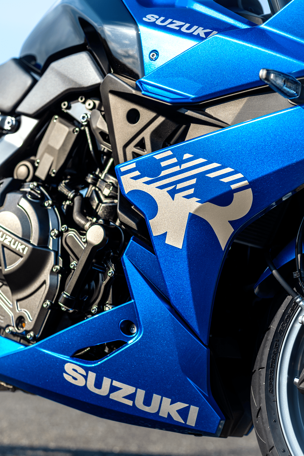 户外特写：Suzuki 全新中型街跑车 GSX-8R_搜狐汽车_搜狐网