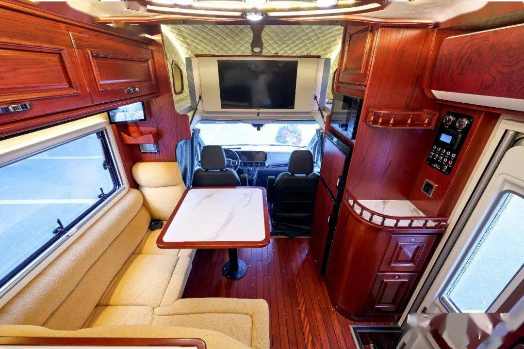 旌航新款T8 C型房车 2.3T+8AT黄金动力组合 美式豪华实木内饰 尽显奢雅格调_搜狐汽车_搜狐网