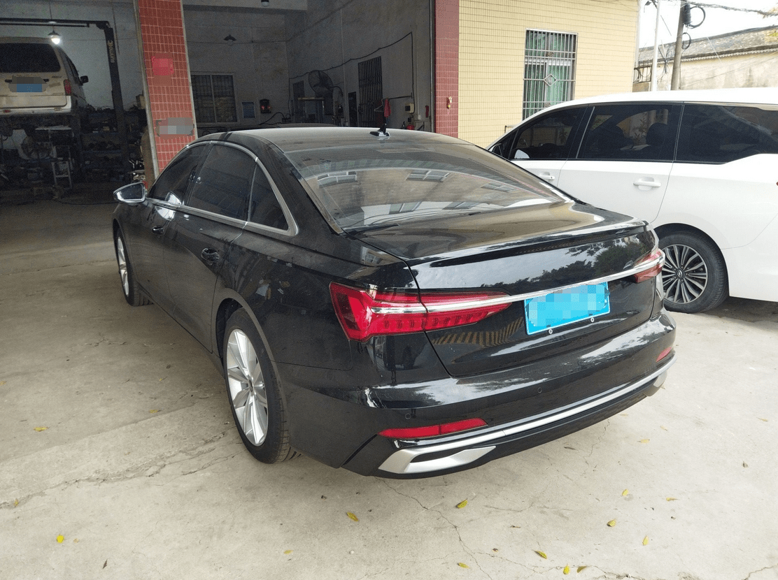 刚花38万提的新奥迪A6L，贴个膜竟发现大面积喷漆，4S店却不承认_搜狐汽车_搜狐网