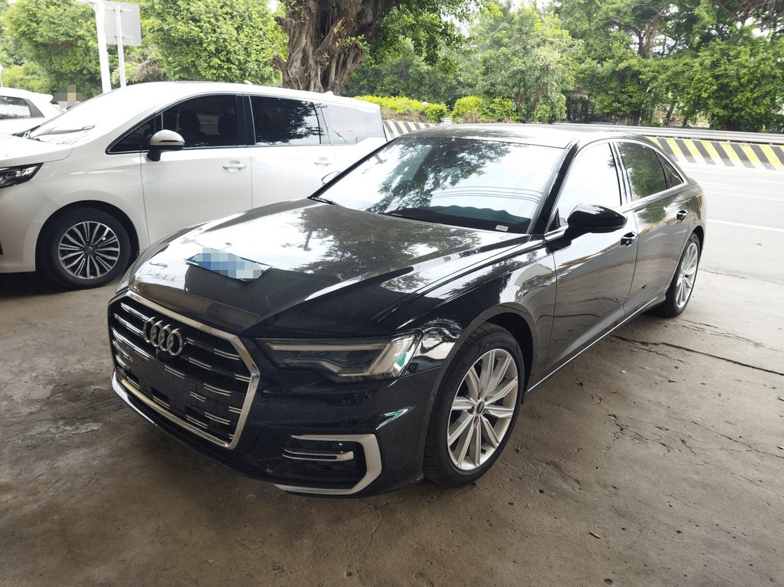 刚花38万提的新奥迪A6L，贴个膜竟发现大面积喷漆，4S店却不承认_搜狐汽车_搜狐网