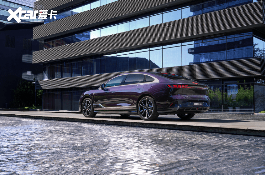 岚图追光PHEV正式上市 25.28万元起/拿捏“56E”_搜狐汽车_搜狐网