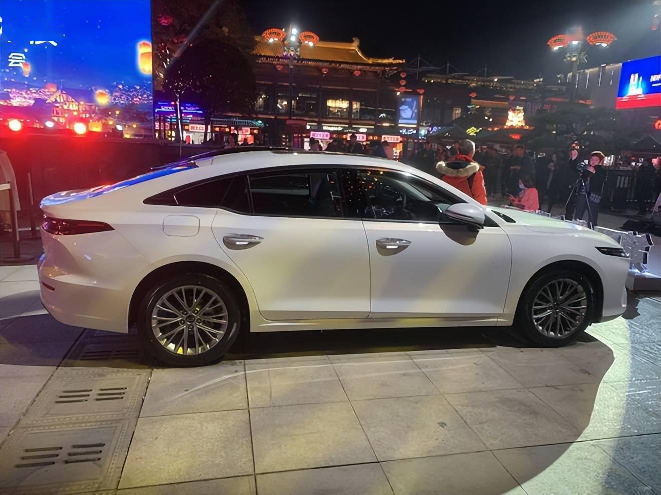 售价12.99-13.79万元 第四代奔腾B70正式上市_搜狐汽车_搜狐网